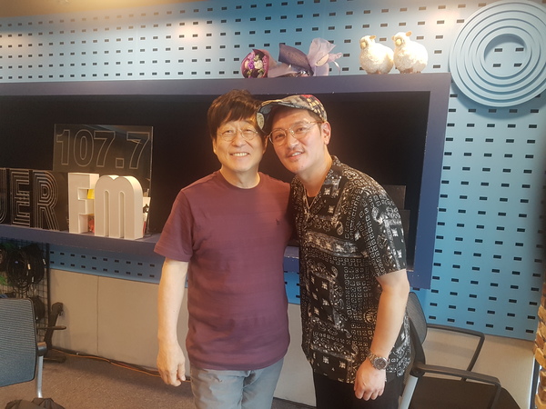 아름다운 이 아침 김창완입니다 : 사진방 : 꽃다방 김마담 with 바비킴 : SBS