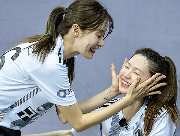 ‘FC구척장신 VS FC불나방’ 경기 촬영 현장 비하인드 : 현장포토 : SBS