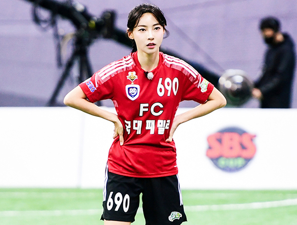 마지막 6강행 티켓! FC국대패밀리 VS FC탑걸 (1) : 현장포토 : SBS