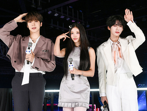 [K-WAVE CONCERT 인기가요] 3MC 윤호x해린x한유진 : PHOTO : SBS