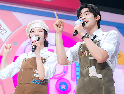 [현장포토] 인가 카페 바리스타 2MC 등장! : 현장포토 : SBS